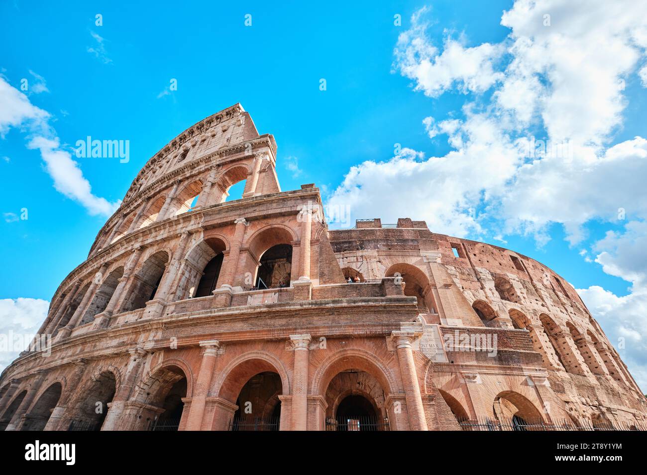Roma, Italia - 4 novembre 2023: Il Colosseo, meraviglia architettonica ...