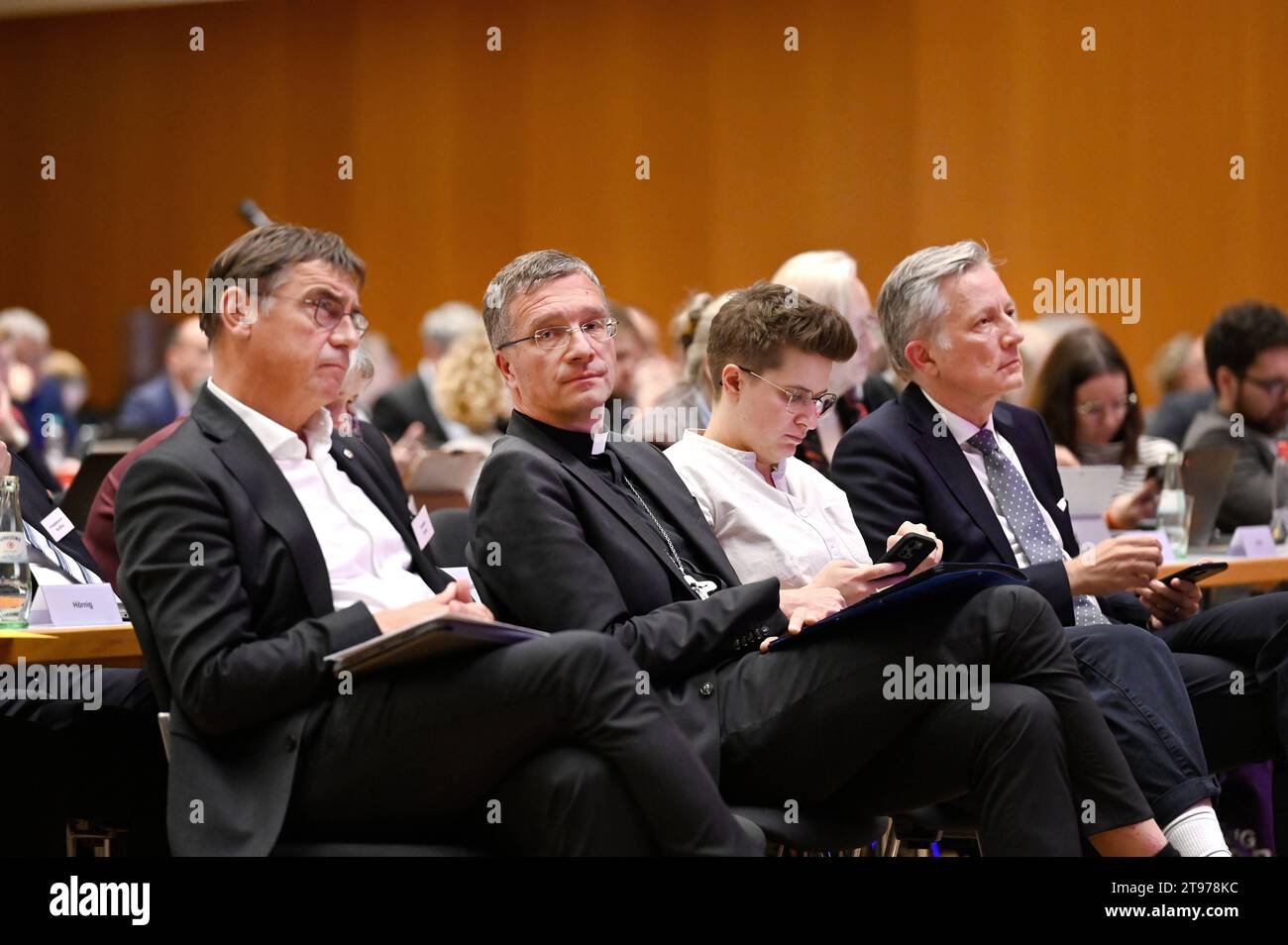 AM Sonntag 12.11.2023 Hat in Ulm Die Synode der Evangelischen Kirche in ...