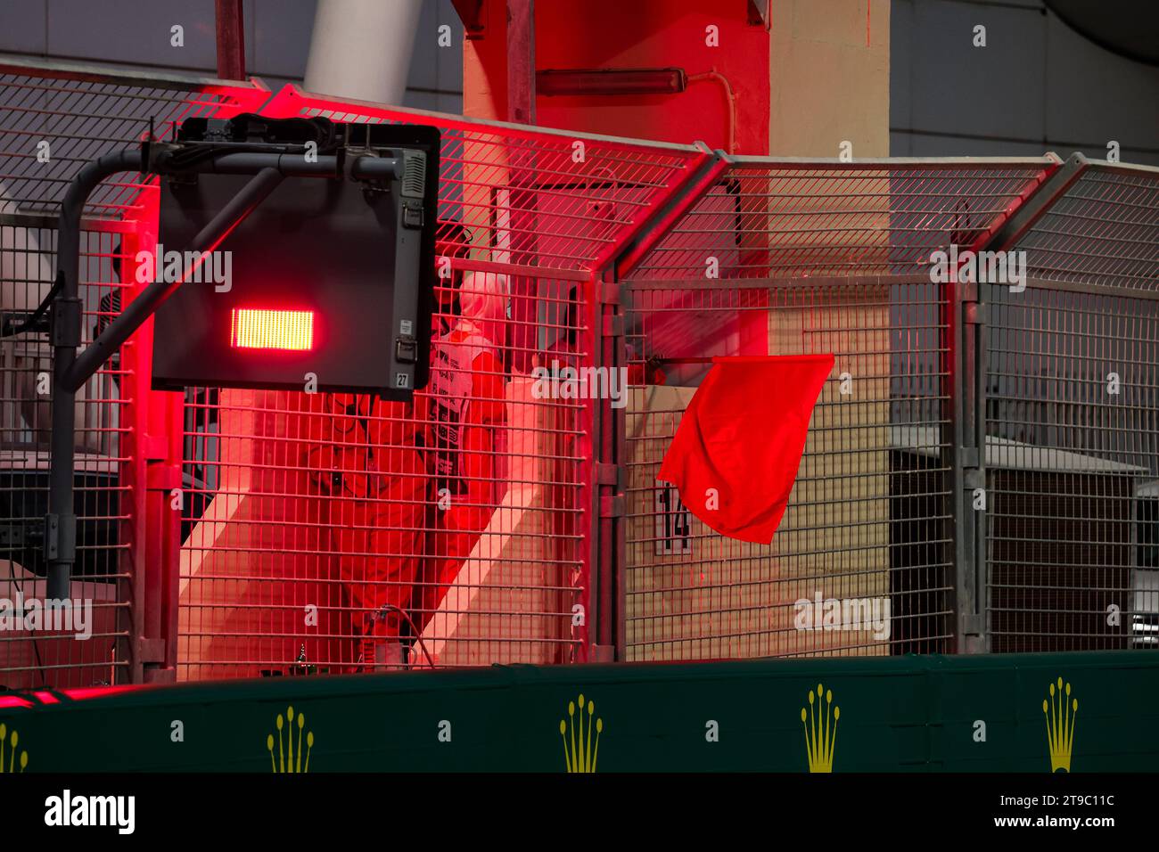 Bandiera rossa durante il Gran Premio di Abu Dhabi 2023 di Formula 1 ...