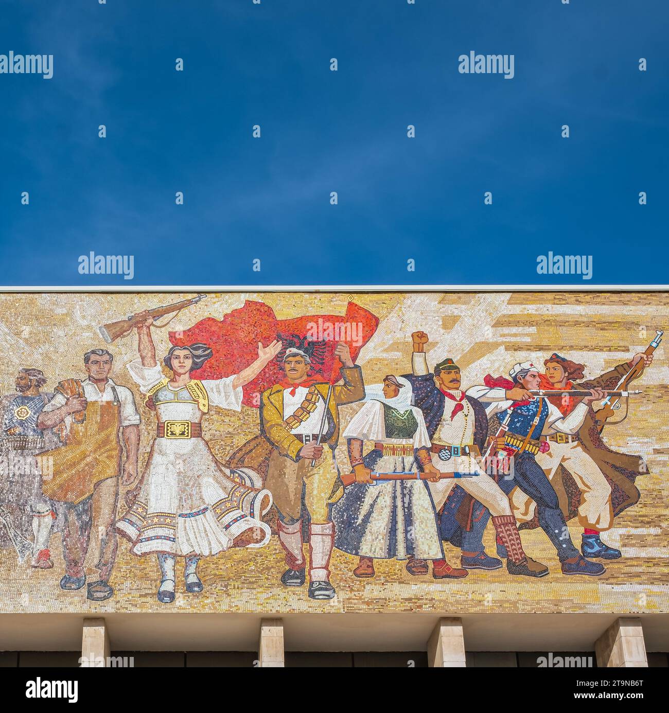 Il Museo di storia Nazionale in Piazza Skanderbeg. Facciata dell ...