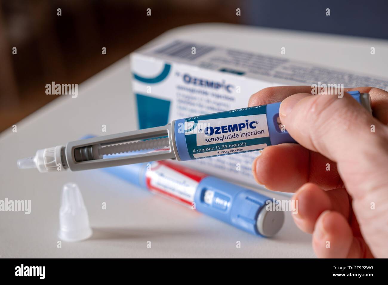 Montreal, CA - 25 novembre 2023: Hand Holding Ozempic semaglutide ...