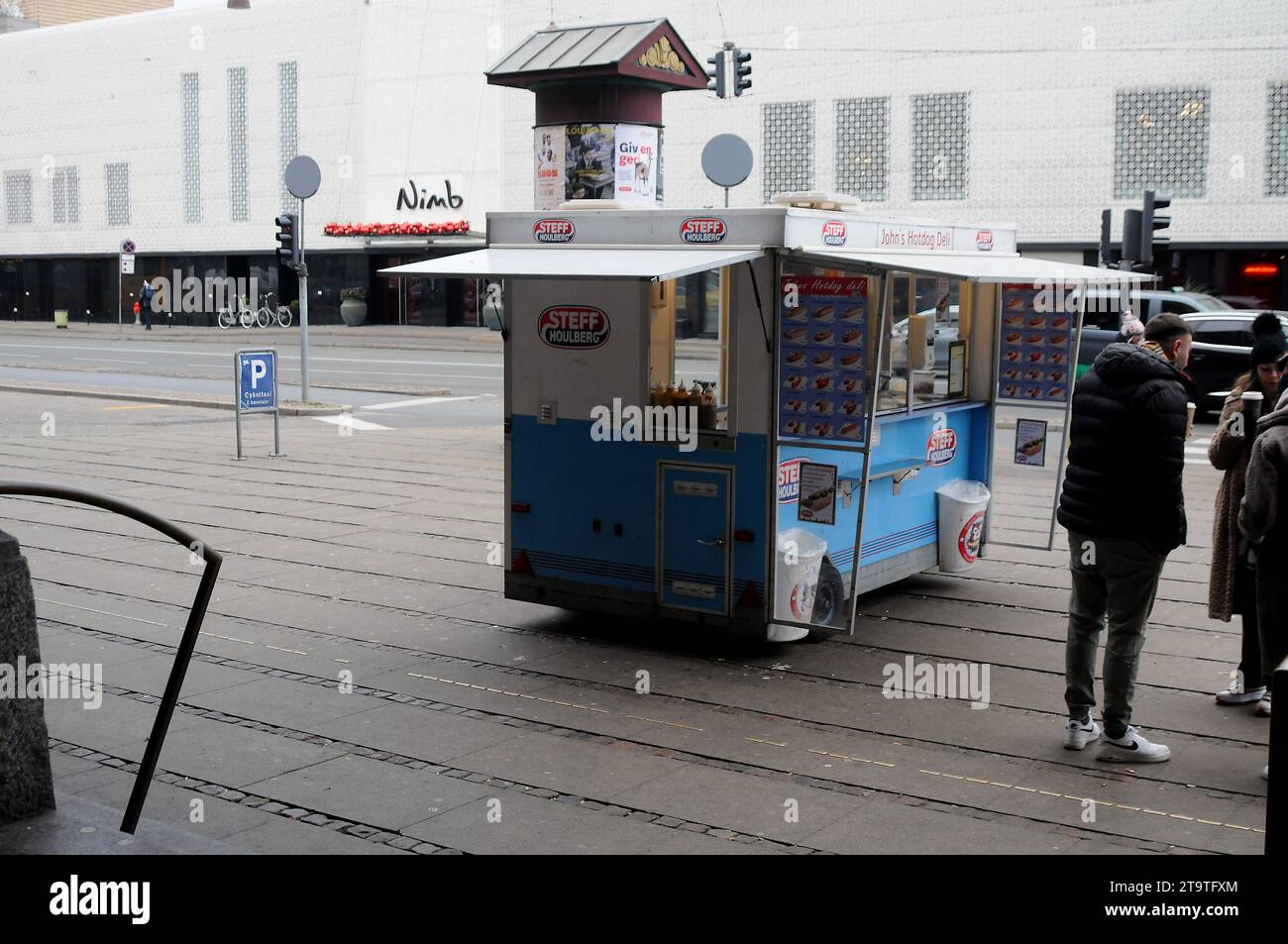 Copenhagen, Danimarca /27 novembre 2023/.hot dog veloci danesi nella ...
