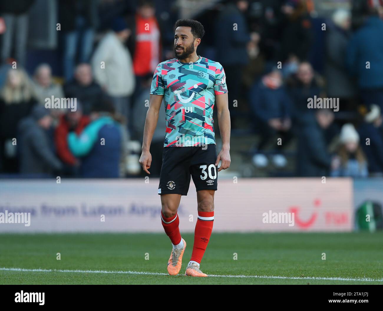 Andros Townsend di Luton Town si riscalda. - Luton Town contro Crystal ...