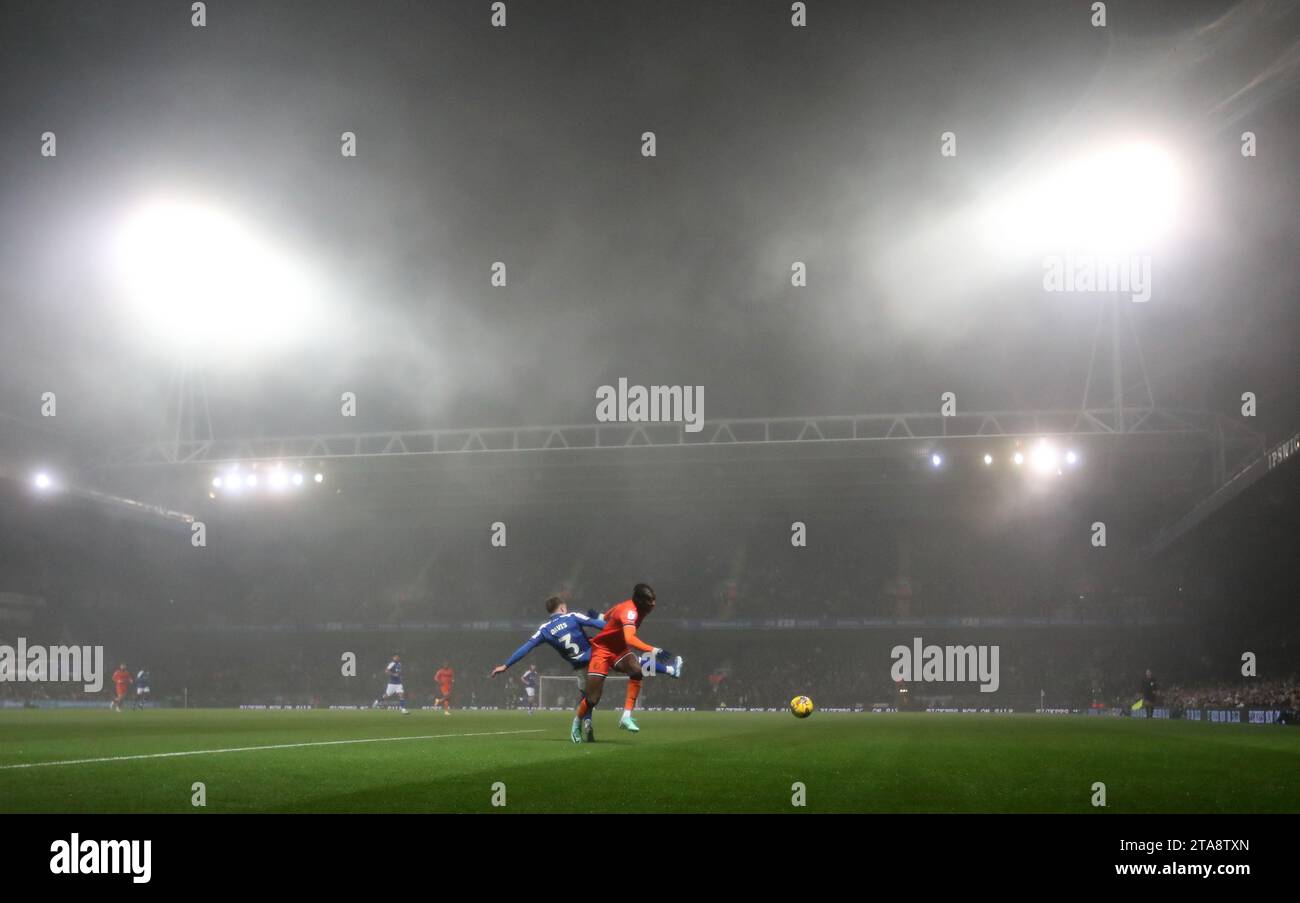 Leif Davis di Ipswich Towns (a sinistra) e Brooke Norton-Cuffy di ...