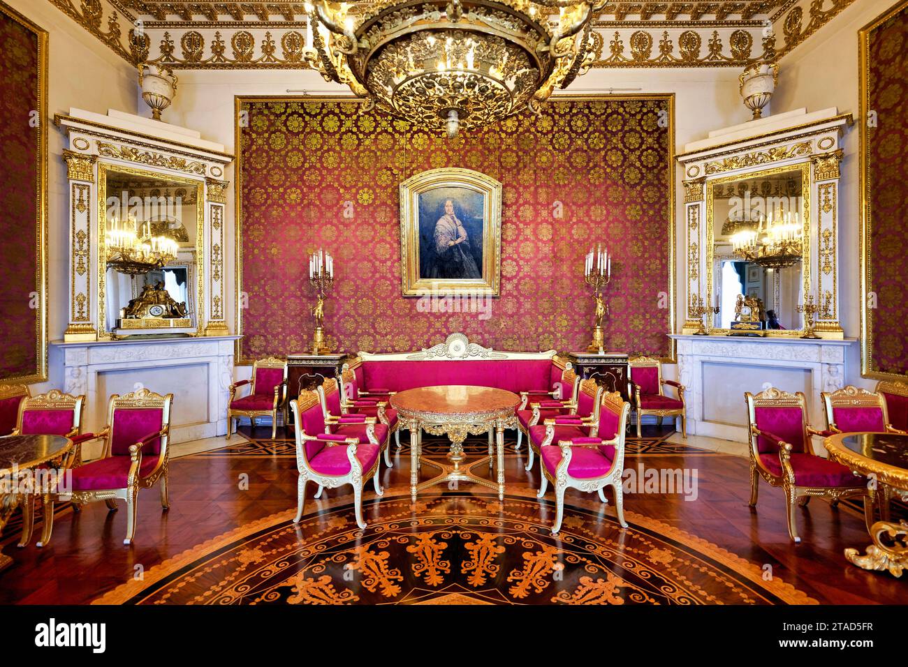 Hotel russo palace immagini e fotografie stock ad alta risoluzione - Alamy