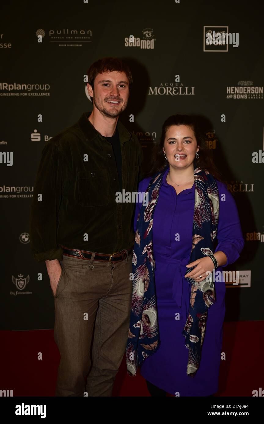 Frederic Brossier und Ronja Forcher bei der Strassenfeger Charity ...