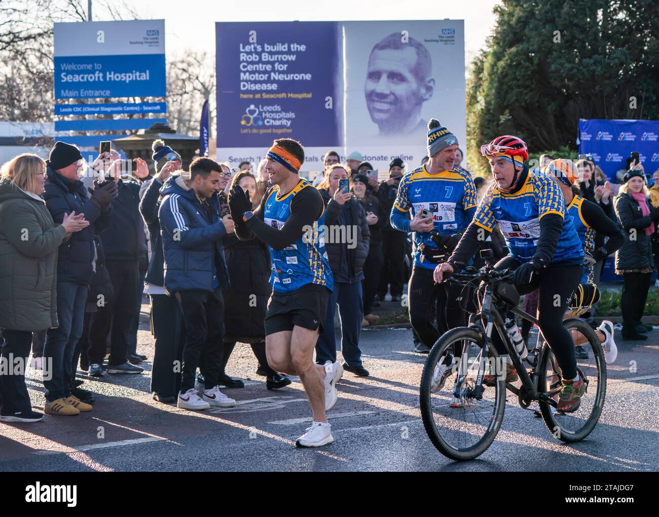 Kevin Sinfield corre davanti al Seacroft Hospital, sito prospettico del ...