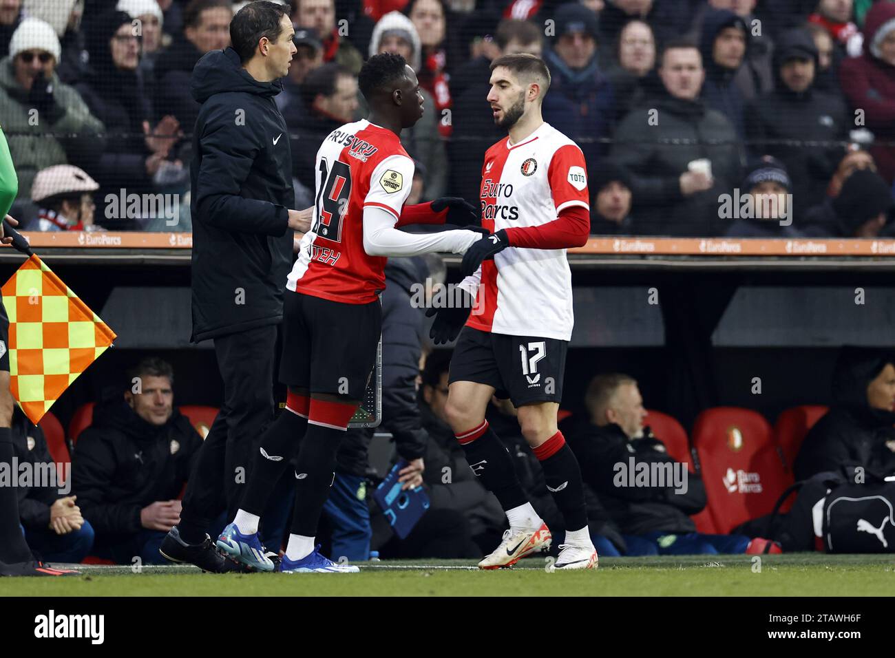 ROTTERDAM - (l-r) Yankuba Minteh di Feyenoord, Luka Ivanusec di ...