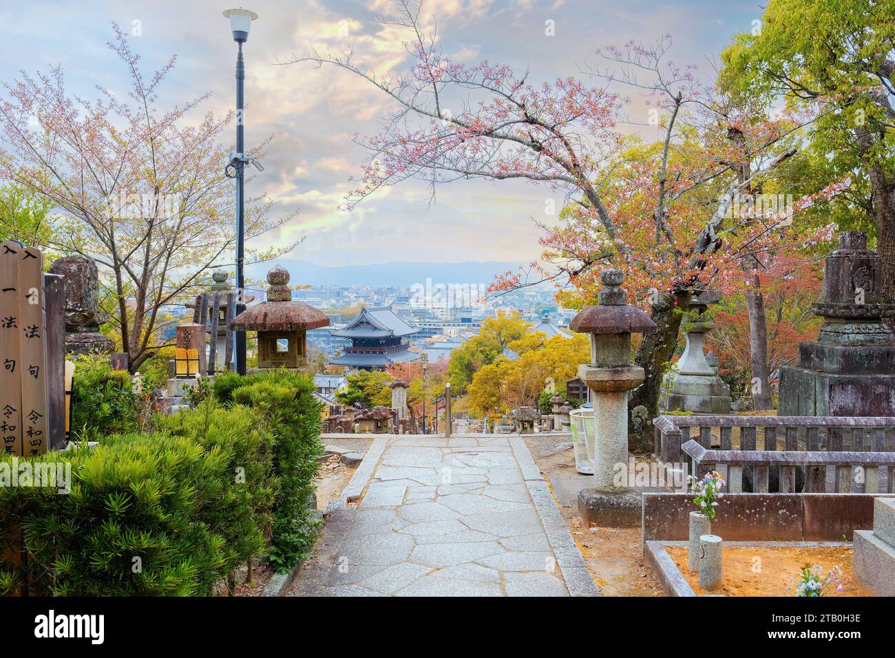Kyoto, Giappone - 5 aprile 2023: Tempio di Kurodani o Konkai-Komyoji ...
