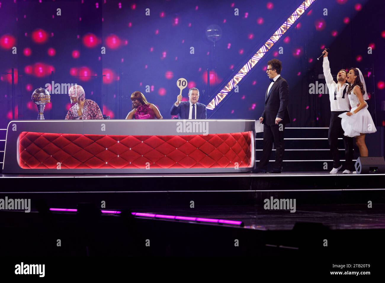 Die Juroren Jorge Gonzalez, Motsi Mabuse und Joachim Llambi, moderatore ...