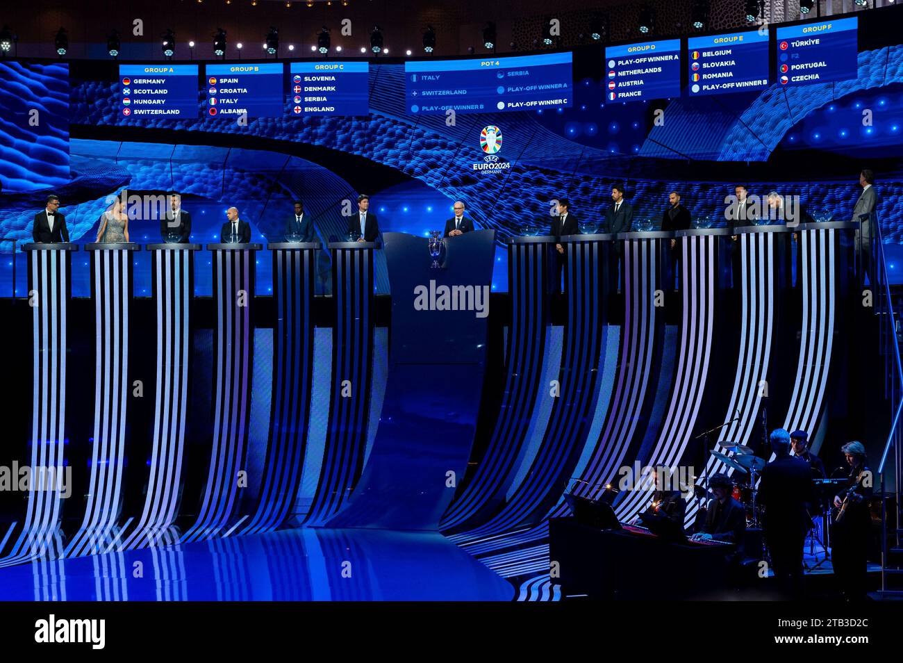 UEFA Legenden als Losfee, Pedro Pinto (Portogallo, UEFA Moderator ...