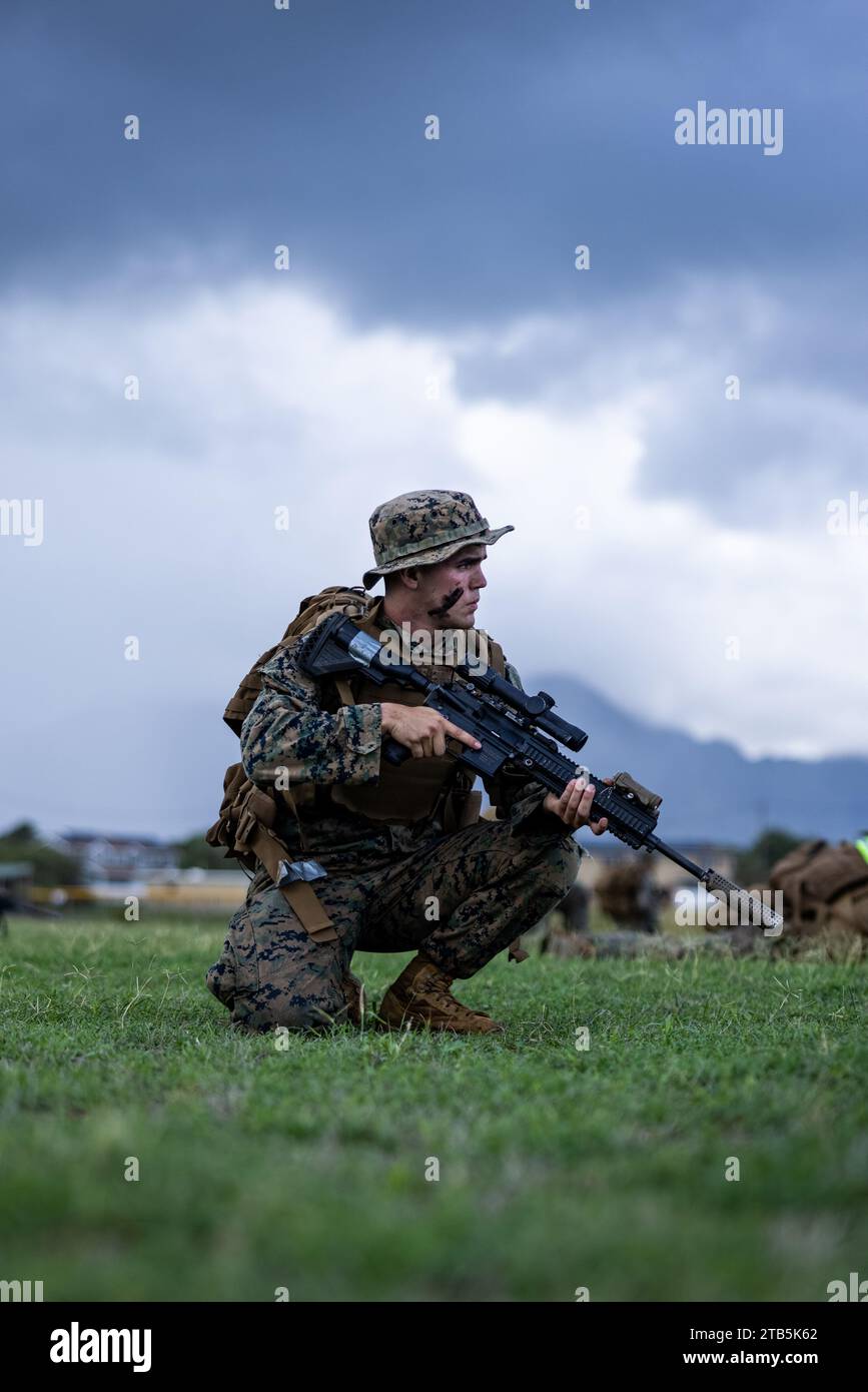 Il corpo dei Marines degli Stati Uniti Lance Cpl. Leonaldo Garciaperez ...