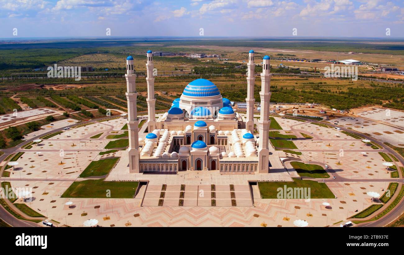 Vista aerea della grande Moschea di Astana in Kazakistan. È la più ...