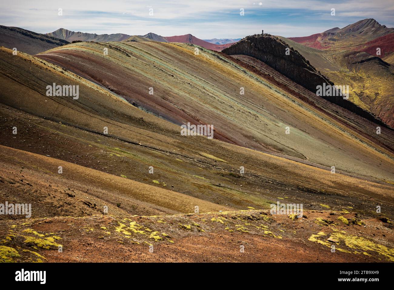 Rainbow mountains peru immagini e fotografie stock ad alta risoluzione ...