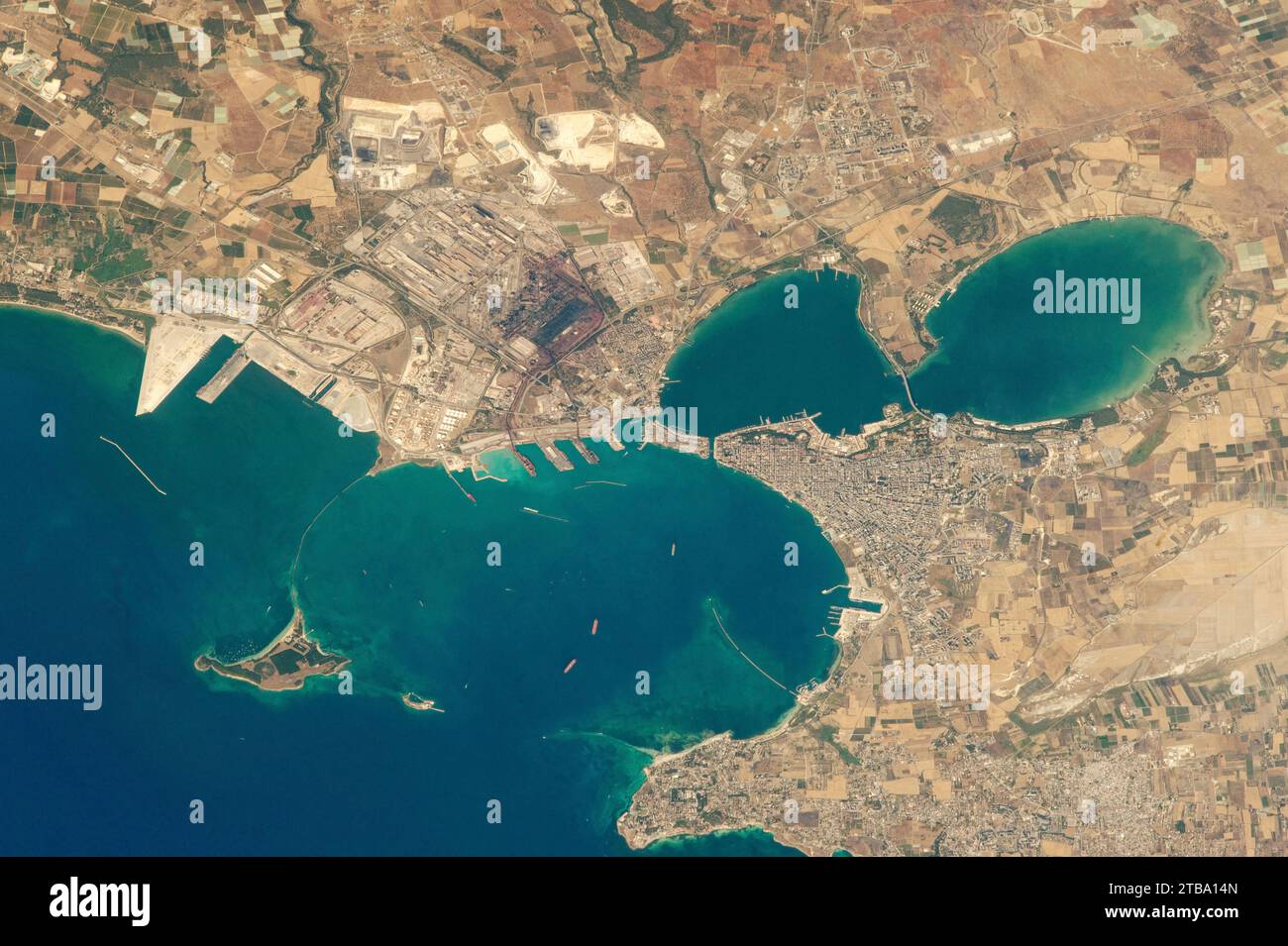 Taranto aerial view immagini e fotografie stock ad alta risoluzione - Alamy