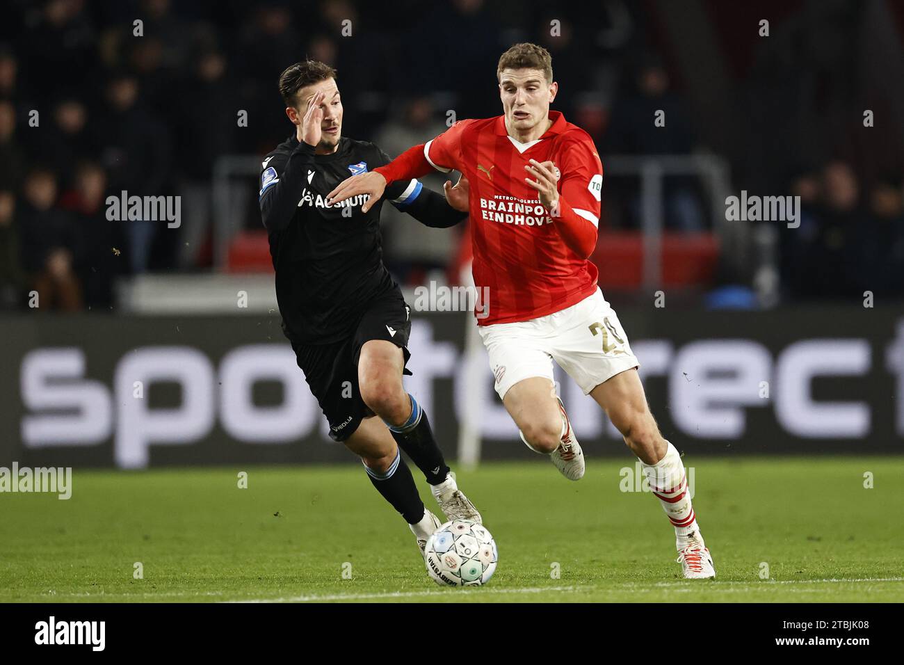 EINDHOVEN - (l-r) Syb van Ottele del SC Heerenveen, Guus Til del PSV ...