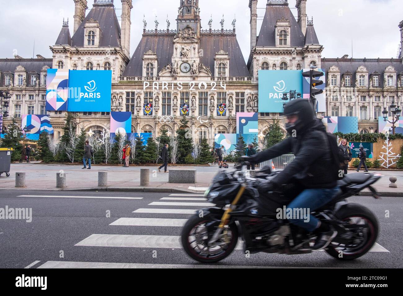 Bruno Levesque/IP3 Parigi, Francia. , . Illustrazione la favßade de l'hotel de ville habillv © e ...