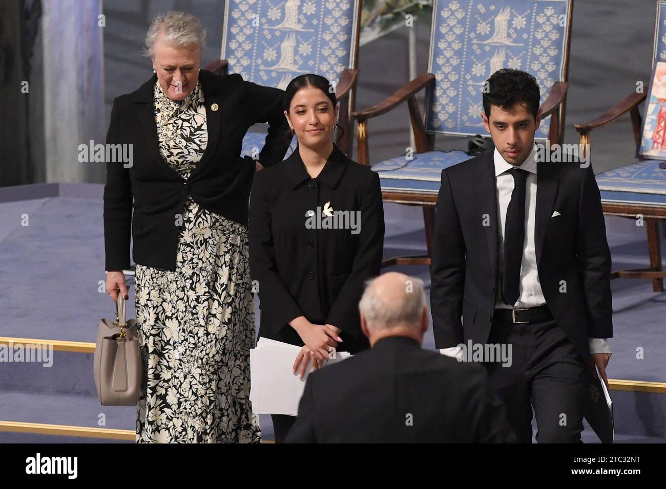 Oslo, Norvegia. 10 dicembre 2023. Ali Rahmani, Kiana Rahmani e la presidente del Comitato Nobel ...