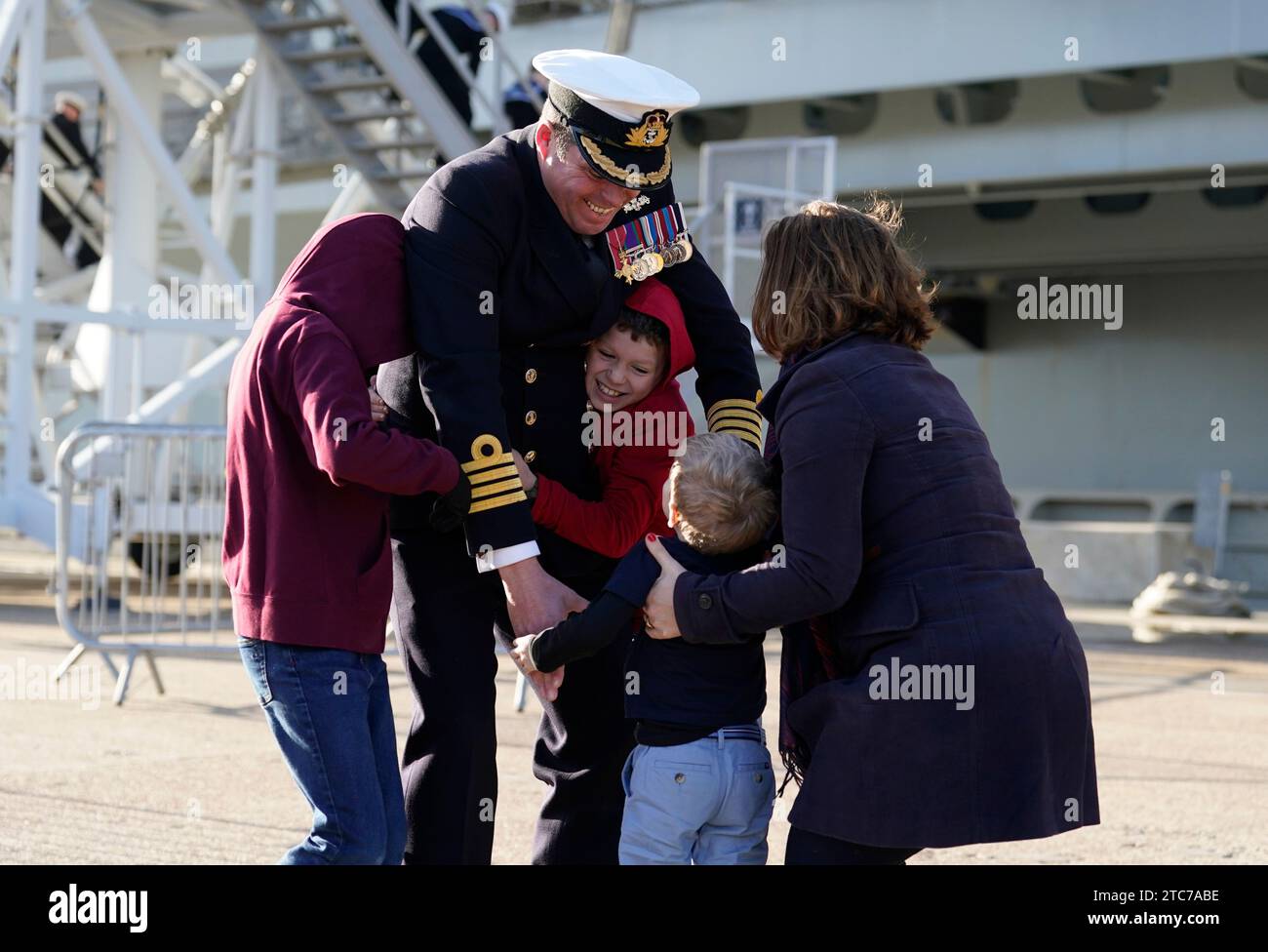 Il capitano Richard Hewitt, comandante della HMS Prince of Wales, viene ...