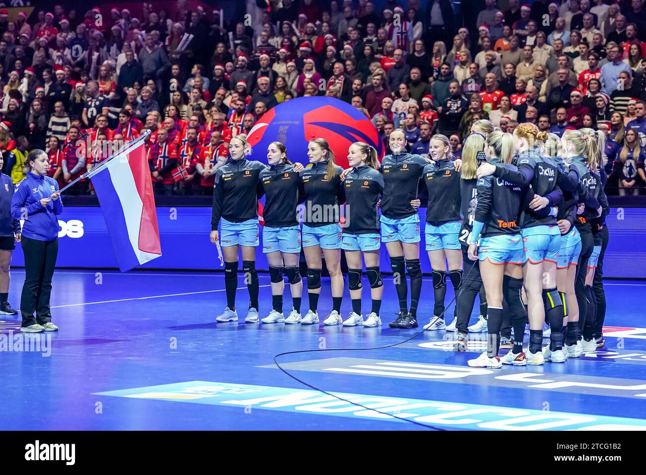 TRONDHEIM, NORVEGIA - 12 DICEMBRE: Lois Abbingh dei Paesi Bassi, Yvette ...