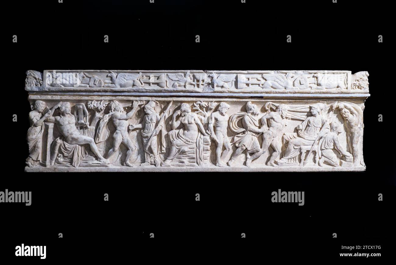 Sarcofago con Apollo e Marsia; marmo Proconnesiano; metà del II secolo ...