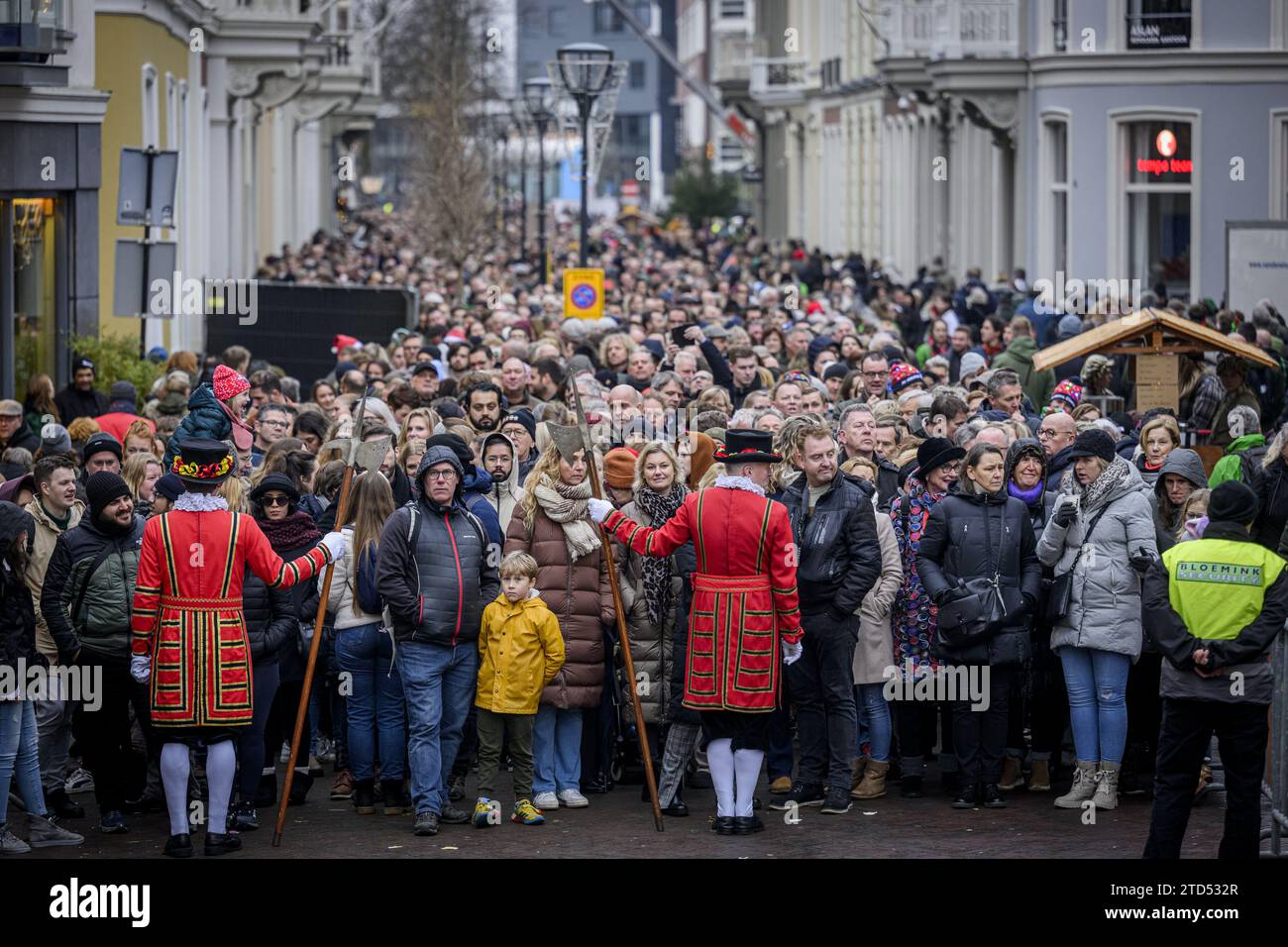 DEVENTER - Una coda di oltre due ore per accedere al Dickens Festival ...