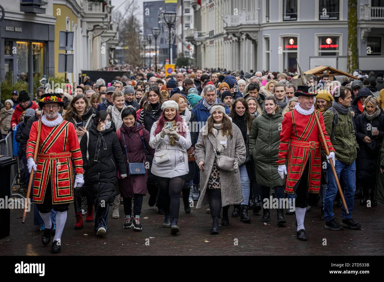 DEVENTER - Una coda di oltre due ore per accedere al Dickens Festival ...