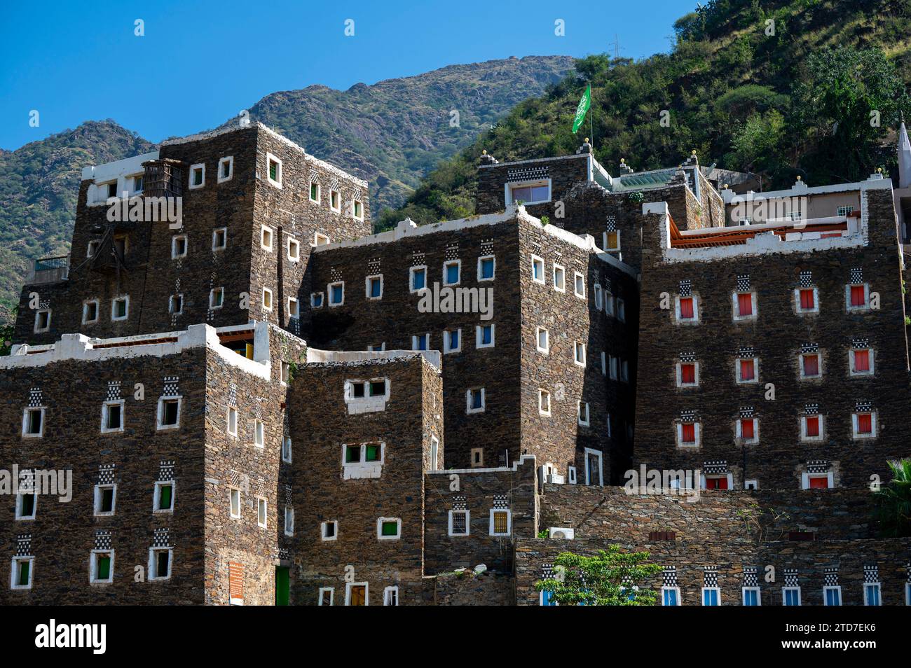 Rijal Almaa, Arabia Saudita - 26 novembre 2023: Vista della piazza ...