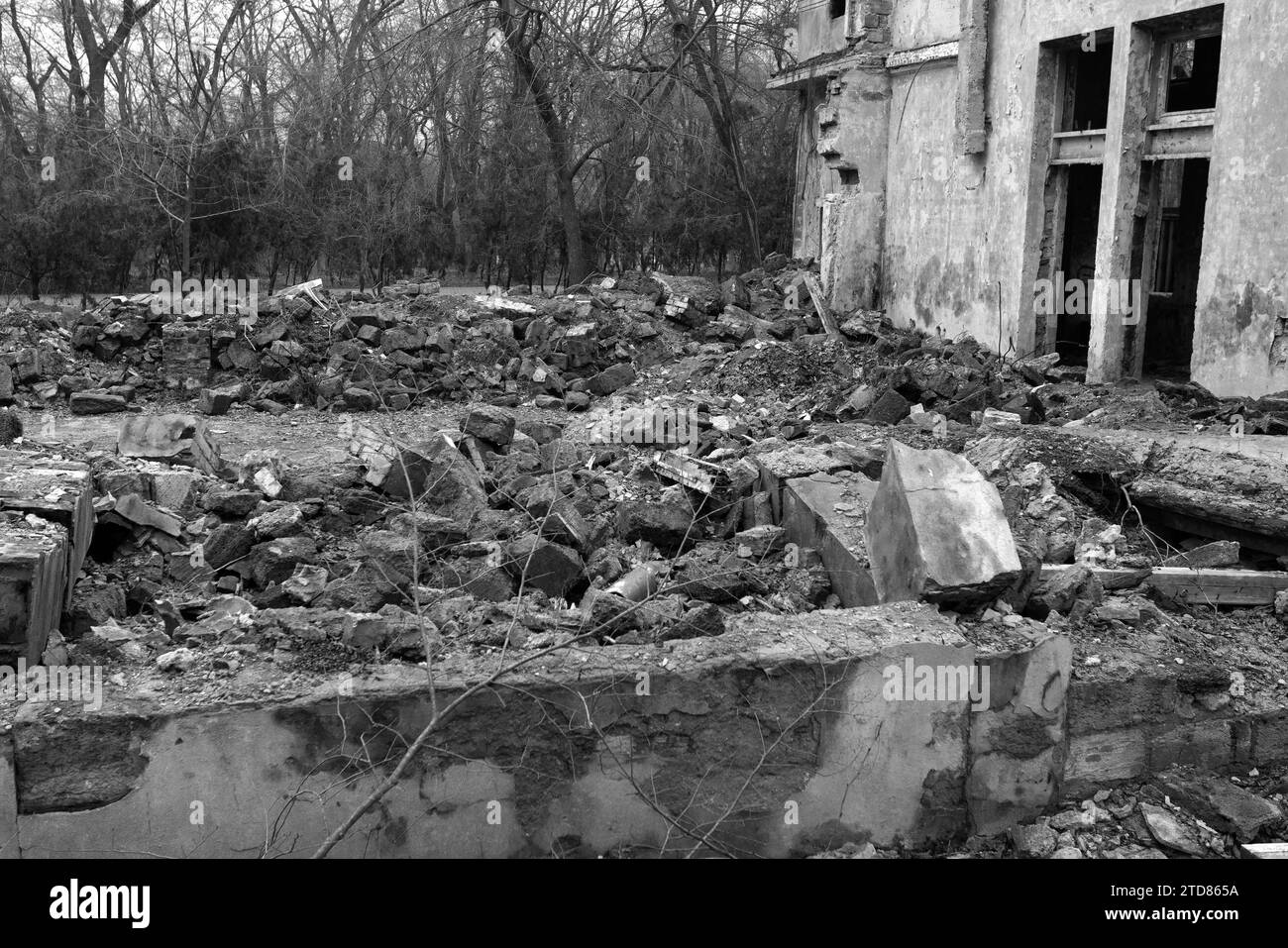Edificio distrutto che e' crollato. Materiale di distrutto. Zona ...