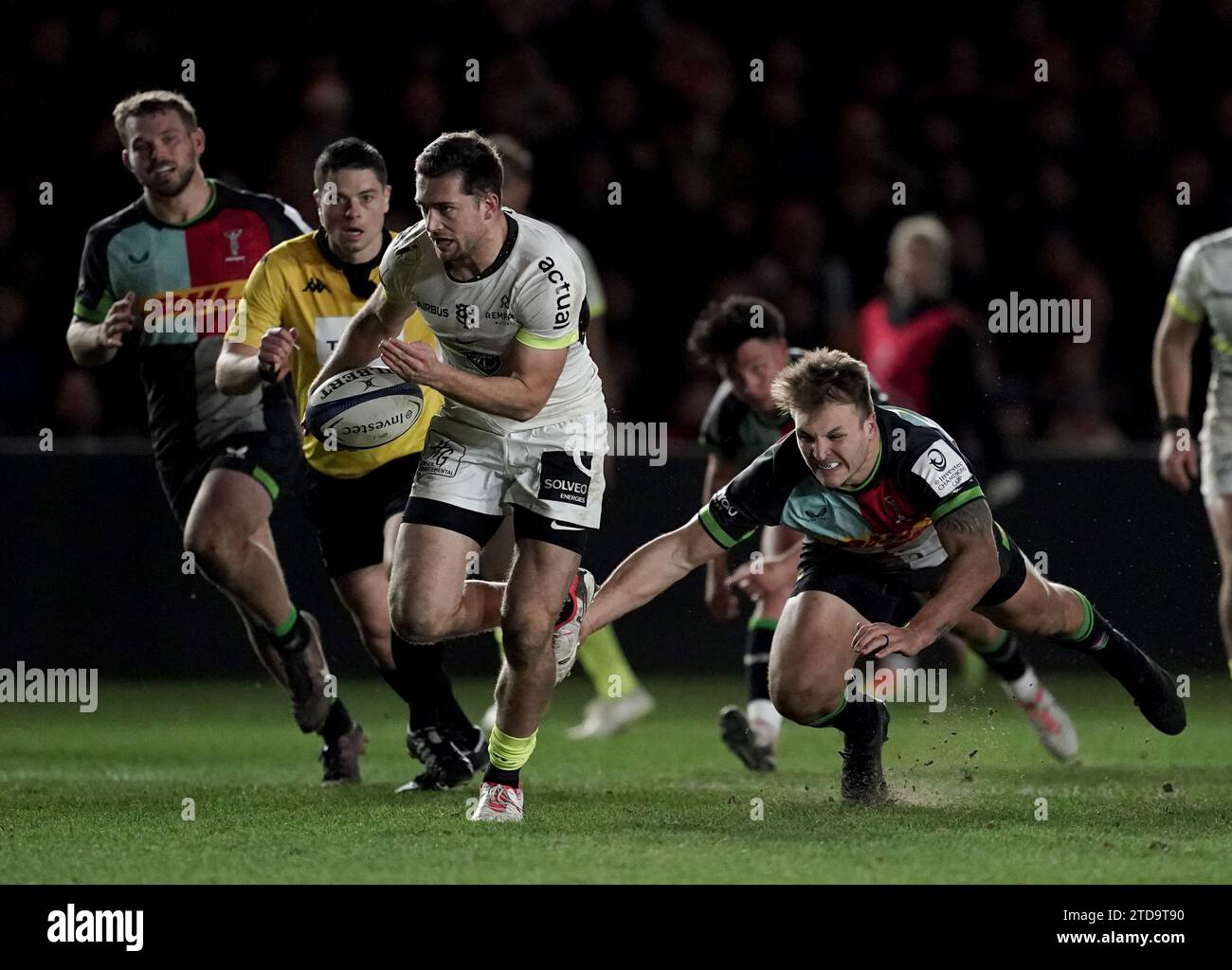 Pierre-Louis Barassi dello Stade Toulousain riesce a segnare una meta ...