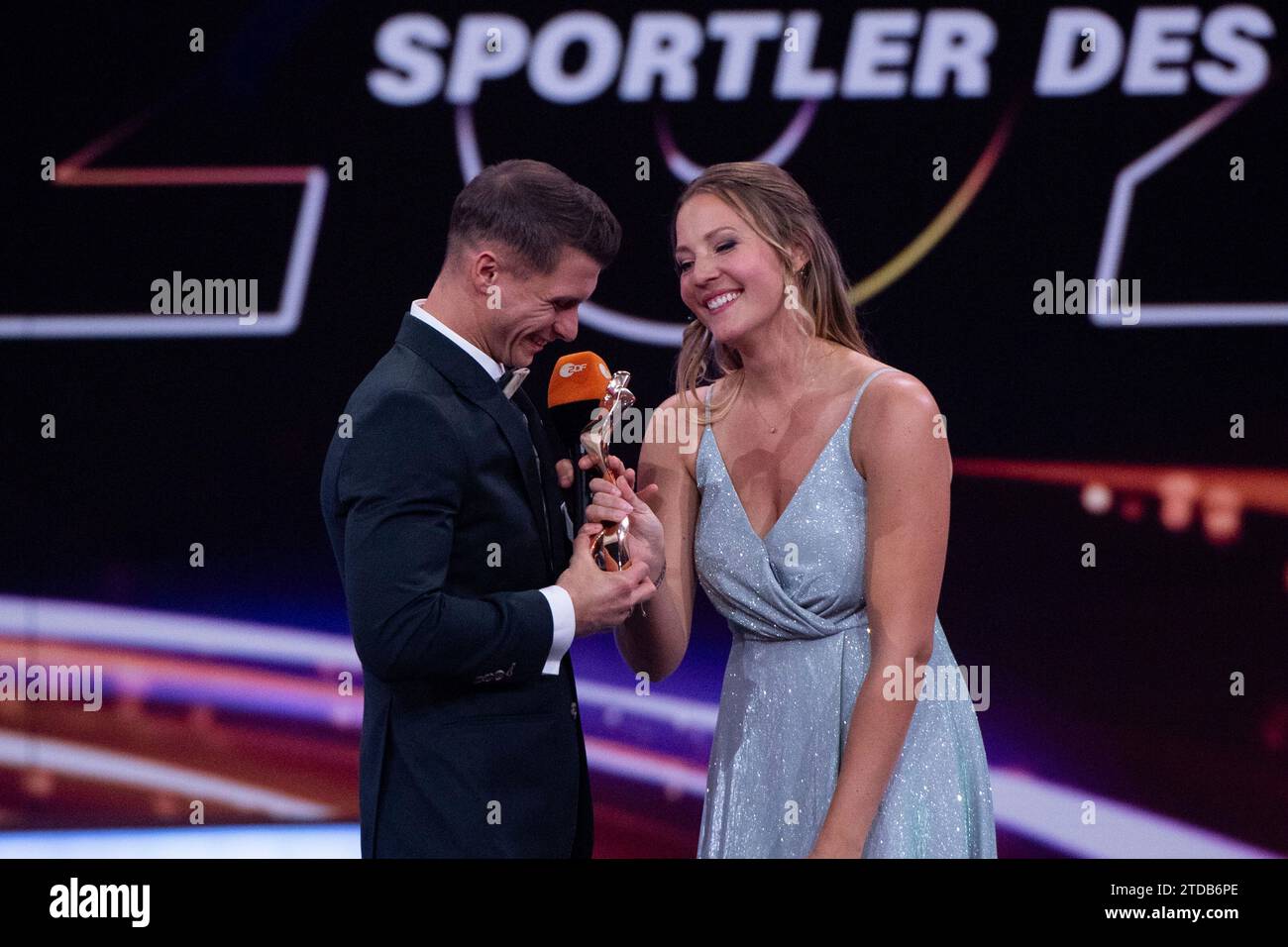 Lukas Dauser (Turner) wird Sportler des Jahres und bekommt den Preis ...