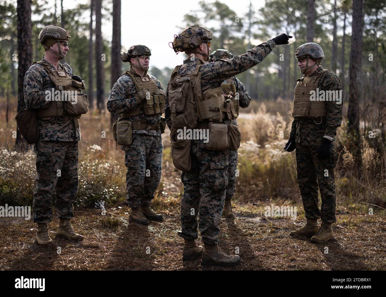 Jason Q. Bohm, Right, l'ispettore generale del corpo dei Marines, parla ...