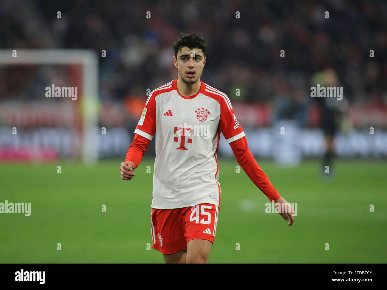 Aleksandar pavlovic fc bayern munchen stehend immagini e fotografie ...