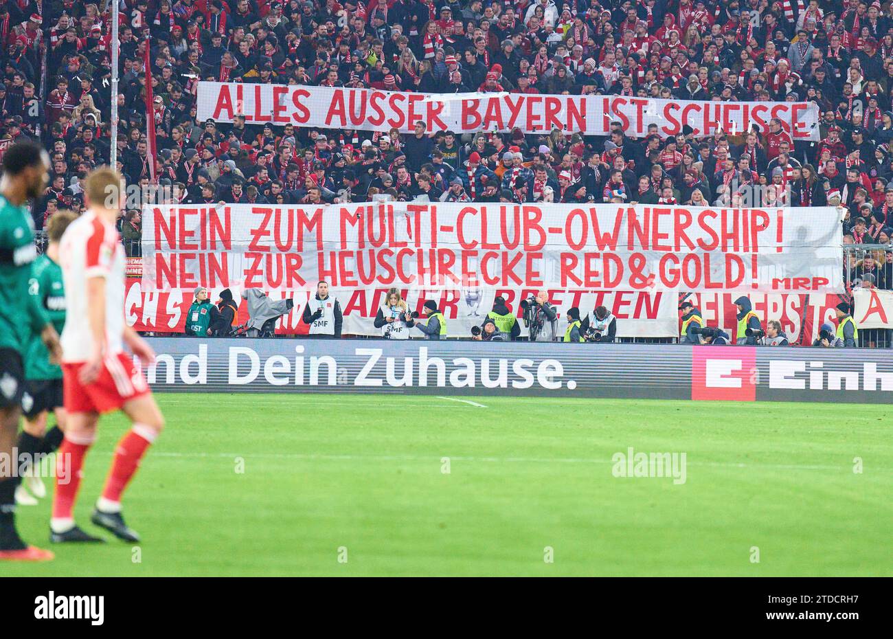 Monaco, Germania. 17 dicembre 2023. Choreo dei tifosi contro gli ...