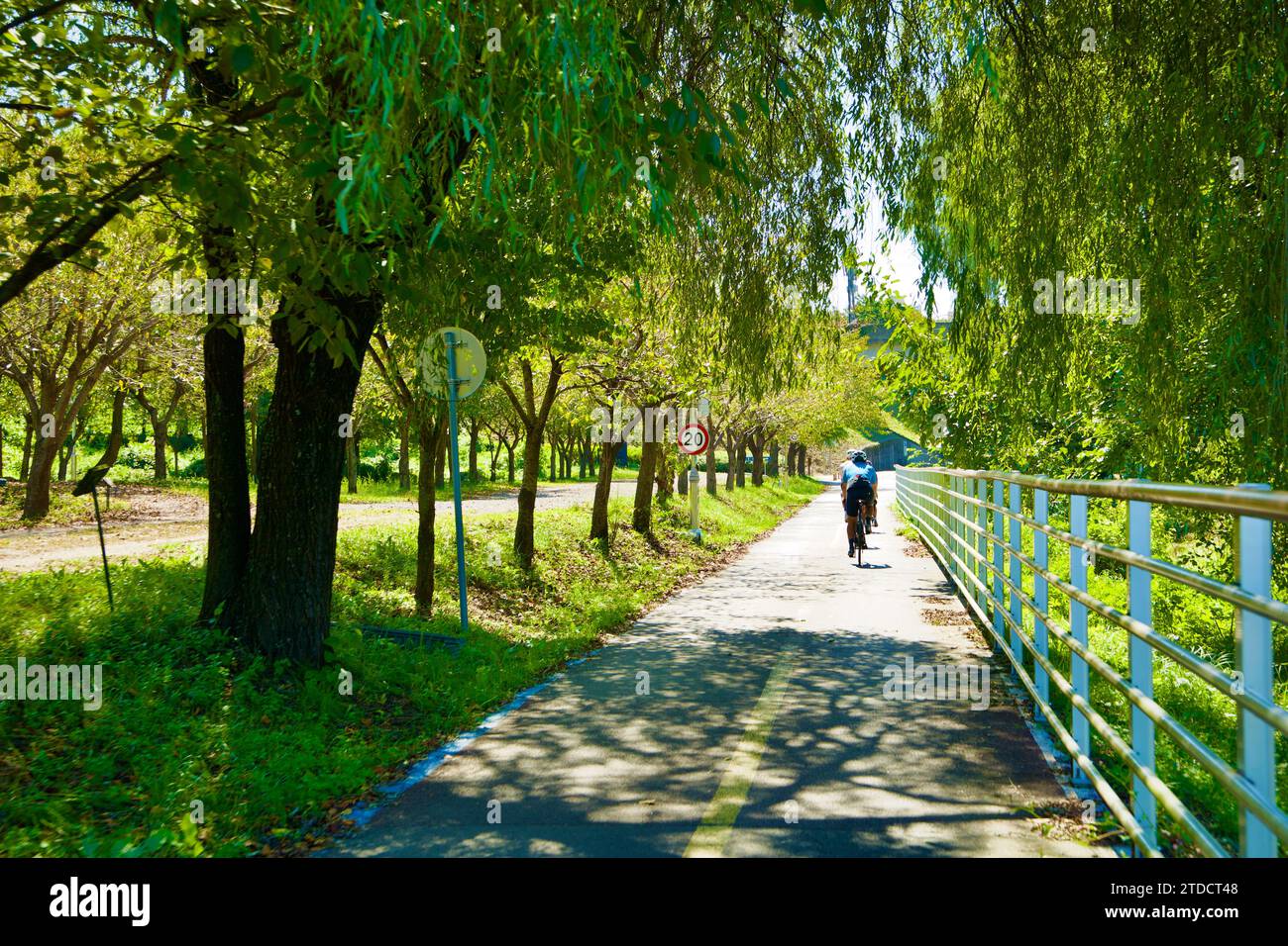 Hanam City, Corea del Sud - 1° ottobre 2023: I ciclisti si godono un ...