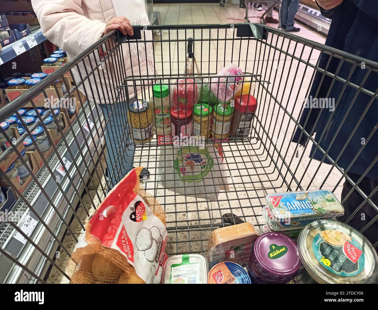 Marktkau - Einkauf zu Zeiten von inflation und Krieg in der Ukraine ...