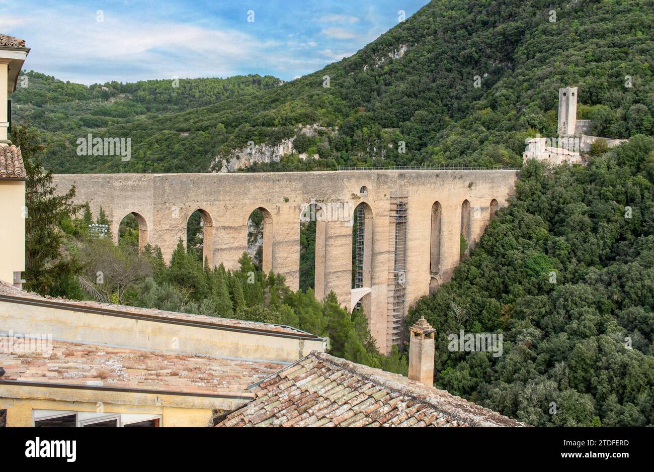 Spoleto, Italia - uno dei borghi più belli dell'Italia centrale ...