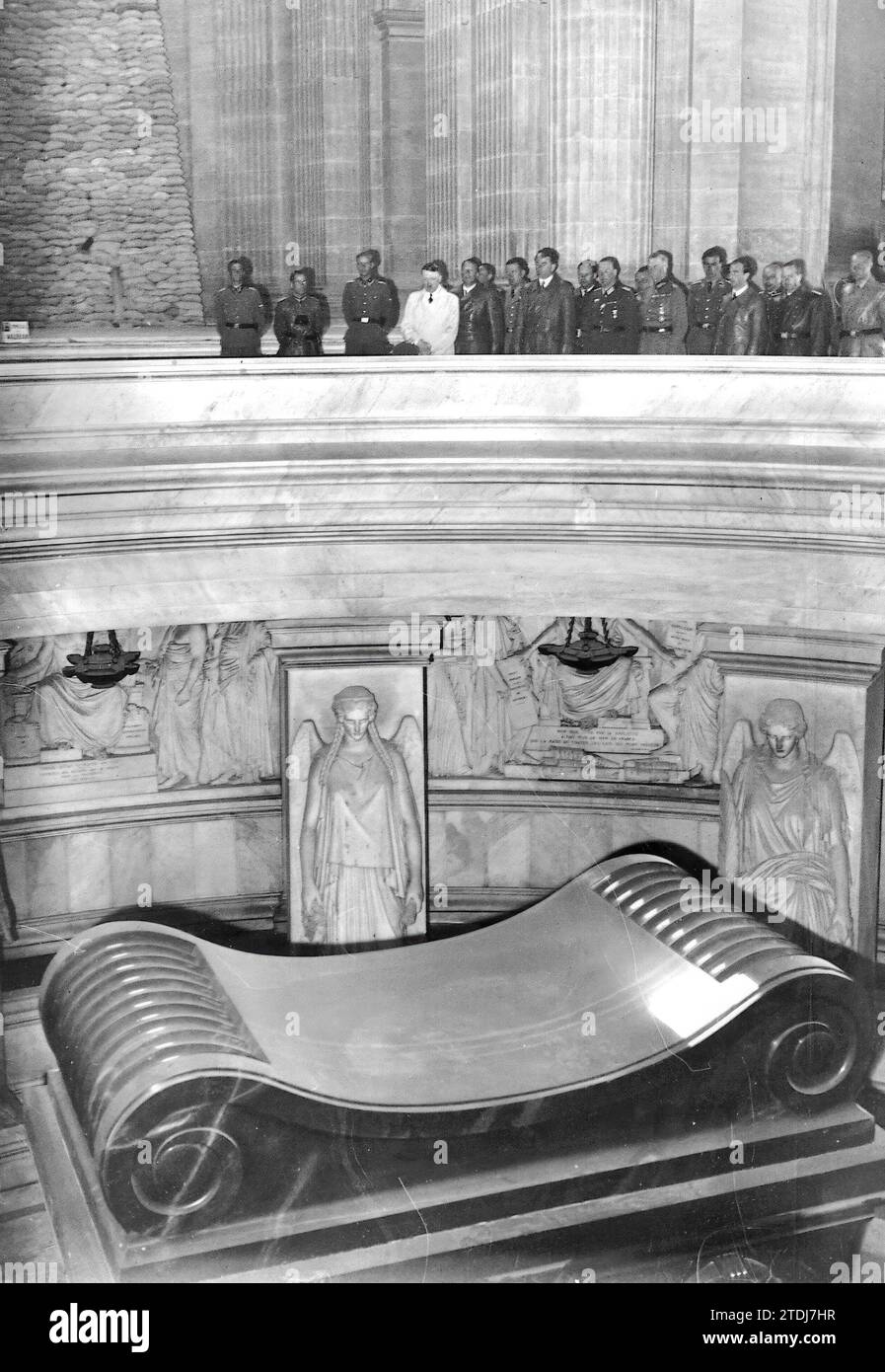 Adolf hitler in paris immagini e fotografie stock ad alta risoluzione ...