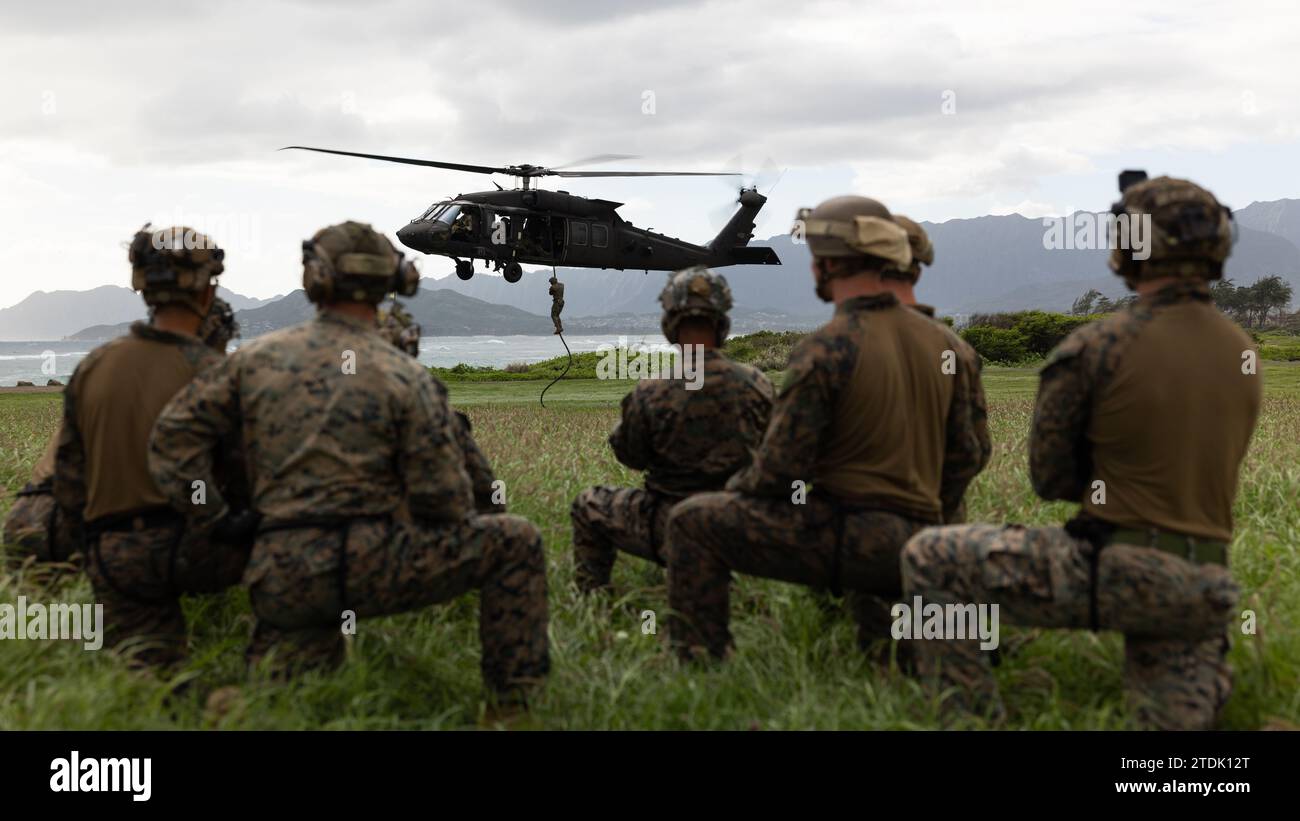 U.S. Marines with 3d Littoral Combat Team, 3d Marine Littoral Regiment ...