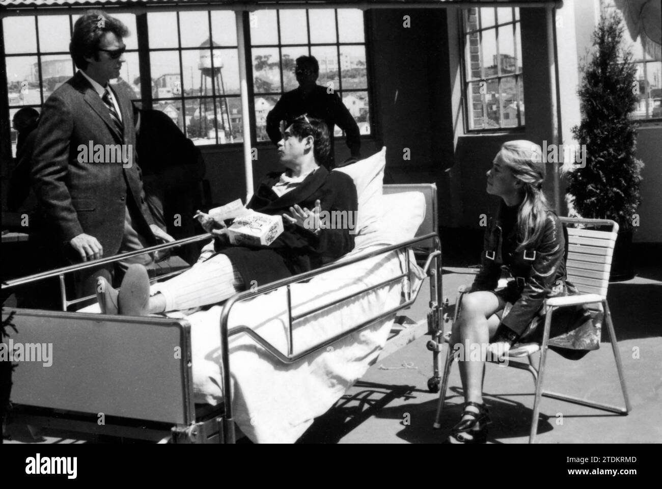 CLINT EASTWOOD RENI SANTONI e LYN EDGINGTON sul set location foto ...