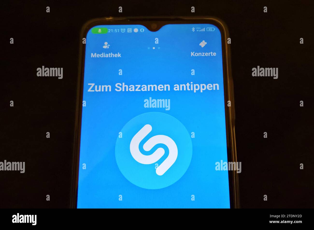 Shazam ist eine App für mobile Geräte und Personal computer, die durch ...