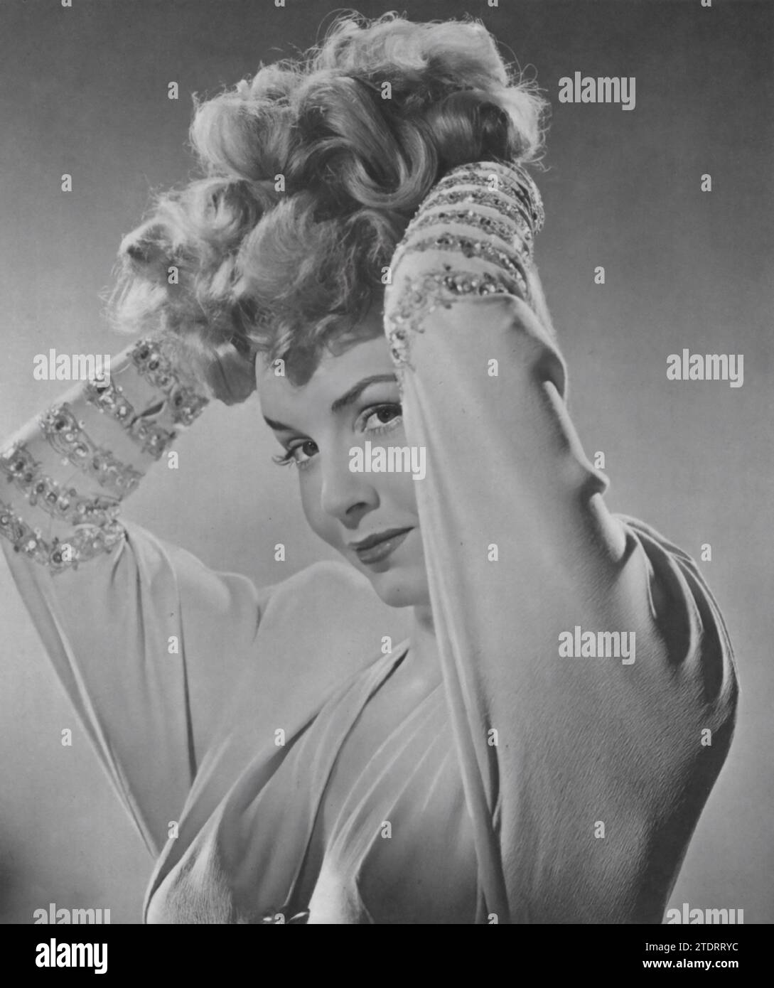 Janet Blair è protagonista del film del 1948 "Night Song". In questo ...