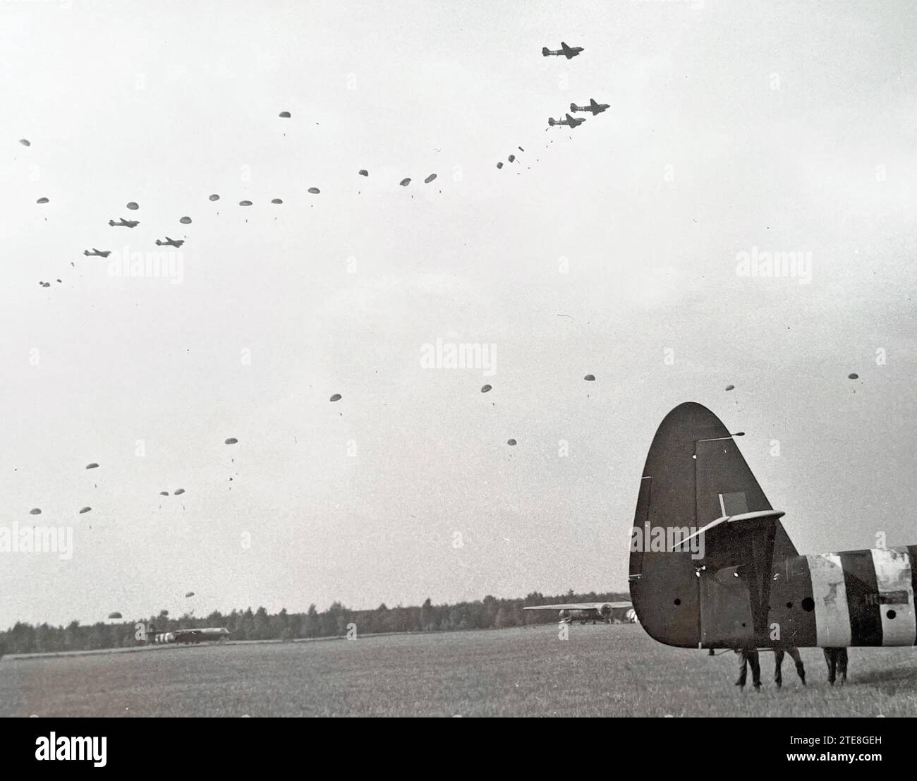 OPERAZIONE MARKET GARDEN 1944 Dakotas che lasciava uomini della 1st ...
