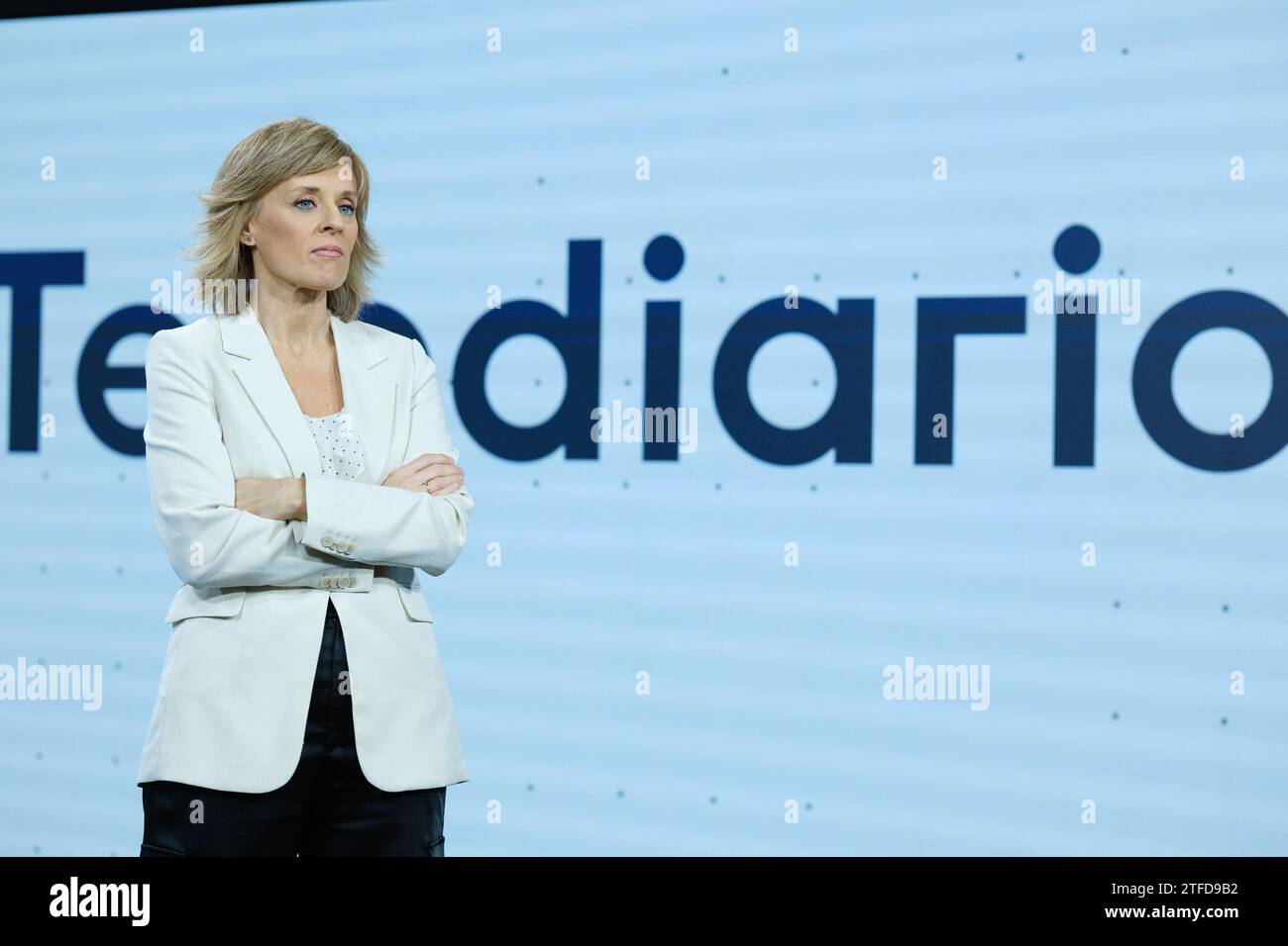 La giornalista Marta Carazo pone per i media la nuova presentatrice ...