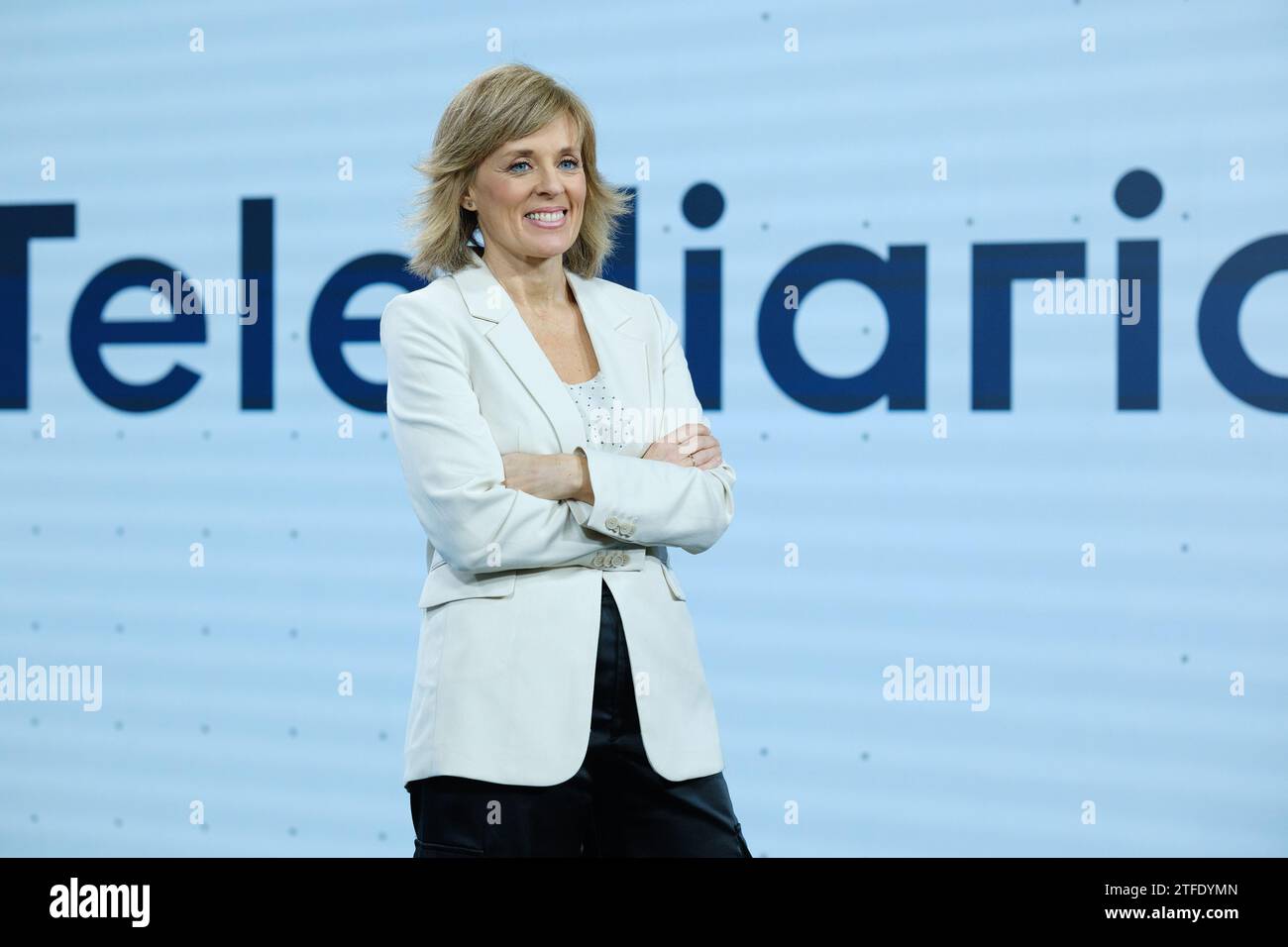 La giornalista Marta Carazo pone per i media la nuova presentatrice ...