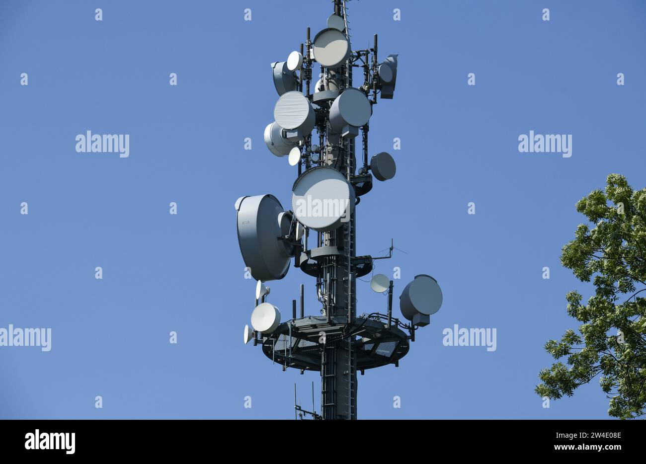 Mittente di mobilfunk immagini e fotografie stock ad alta risoluzione - Alamy