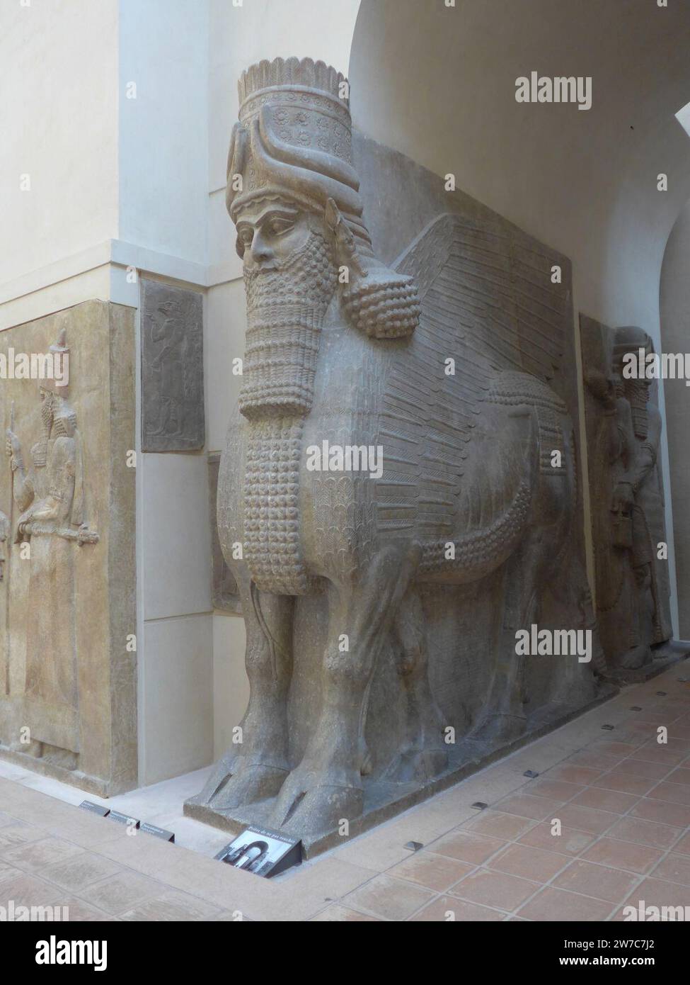 Toro alato dalla testa umana immagini e fotografie stock ad alta ...