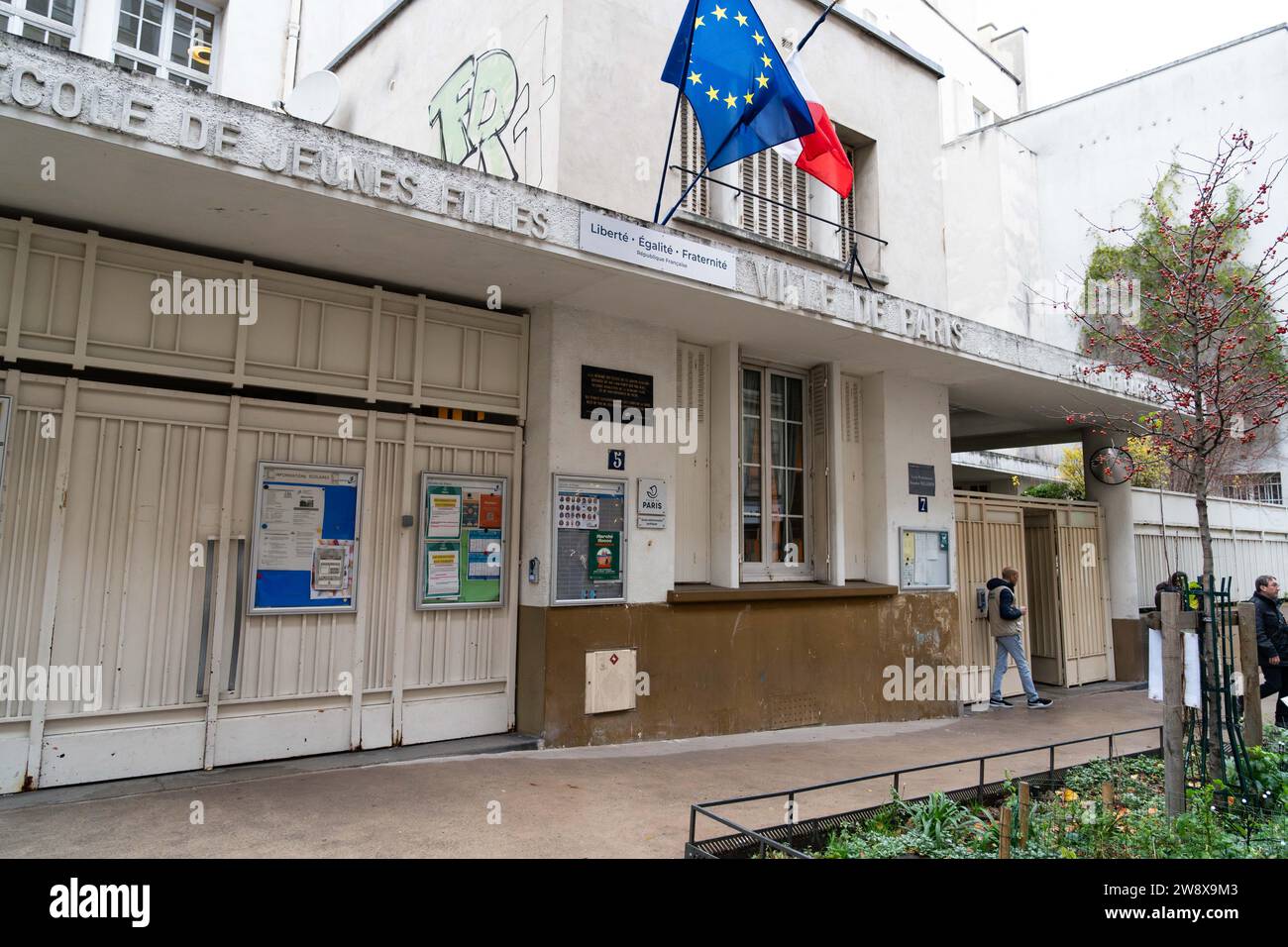Parigi, Francia. 22 dicembre 2023. Il liceo professionale Suzanne ...