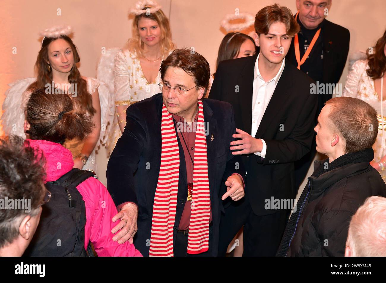 29. Weihnachtsfest für Obdachlose Marcus Zander mit Sohn Elias ...