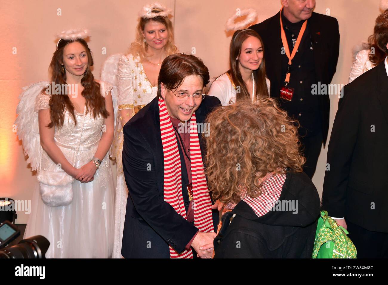 29. Weihnachtsfest für Obdachlose Marcus Zander begrüsste die Gäste 29 ...